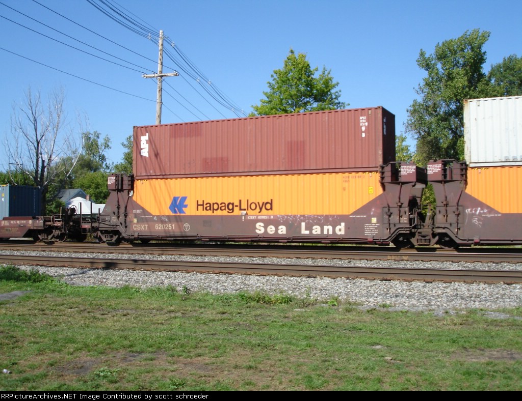 CSX 620251B Double Stackcar w/Hapag-Lloyd Container & APLU (APL) Container #894857 EB